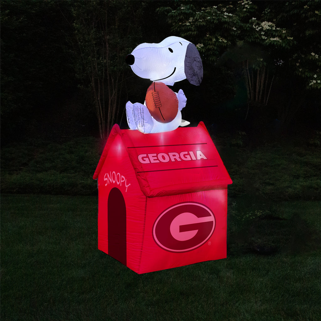 Georgia BulldogsInflatable Snoopy™ Doghouse - For The Deep Rooted Fan ...